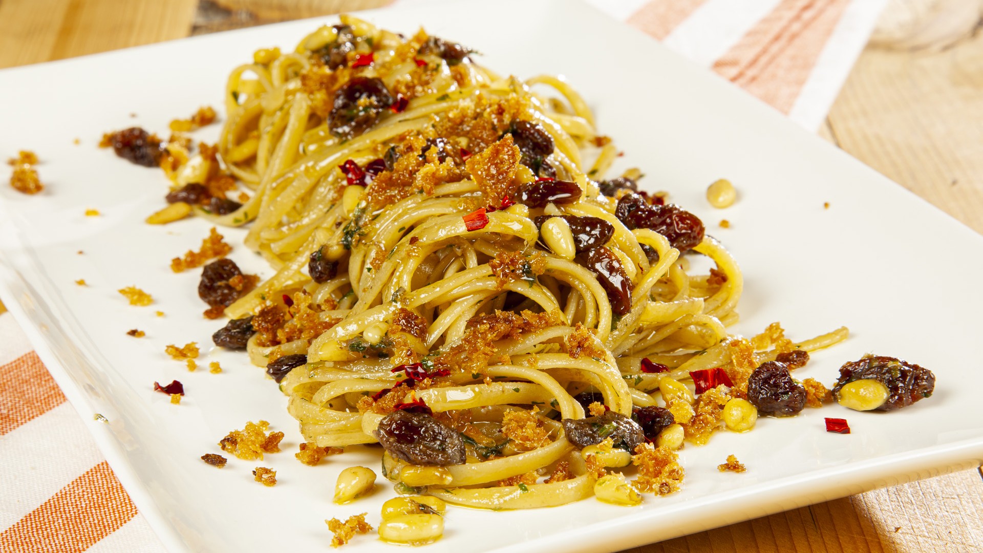 Pasta con l'anciova - Ricette Casa Pappagallo