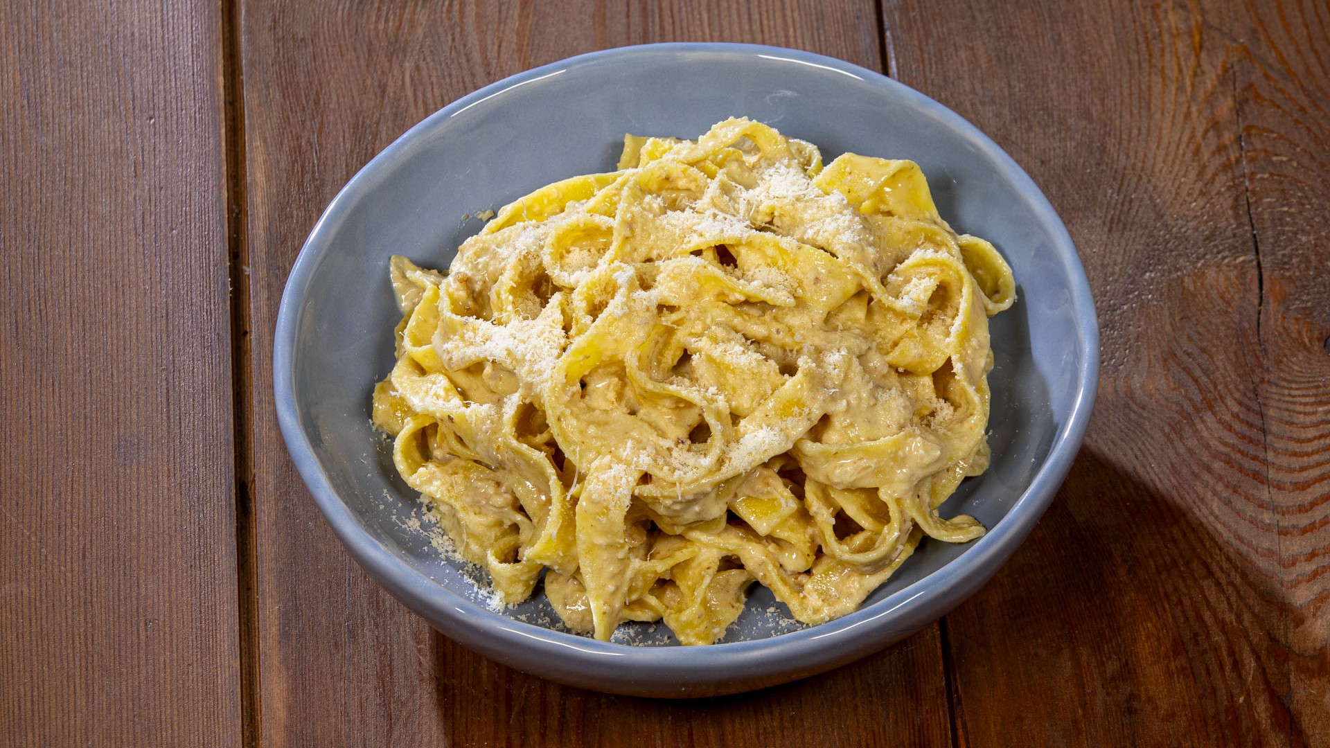 Pasta con salsa di noci - Ricette Casa Pappagallo